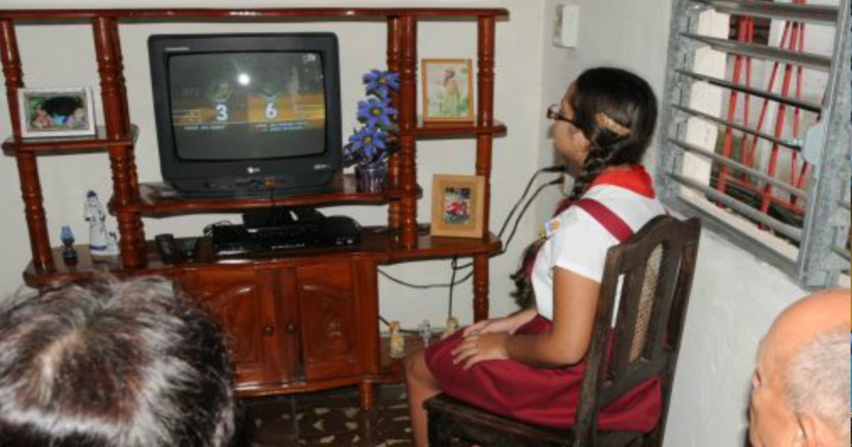 Video: ¿Qué creen los cubanos de la TV oficialista? | ADN Cuba